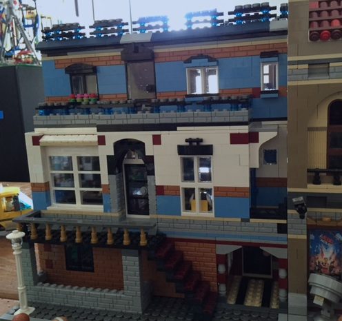 My First Modular MOC! | Lyn Miller-Lachmann